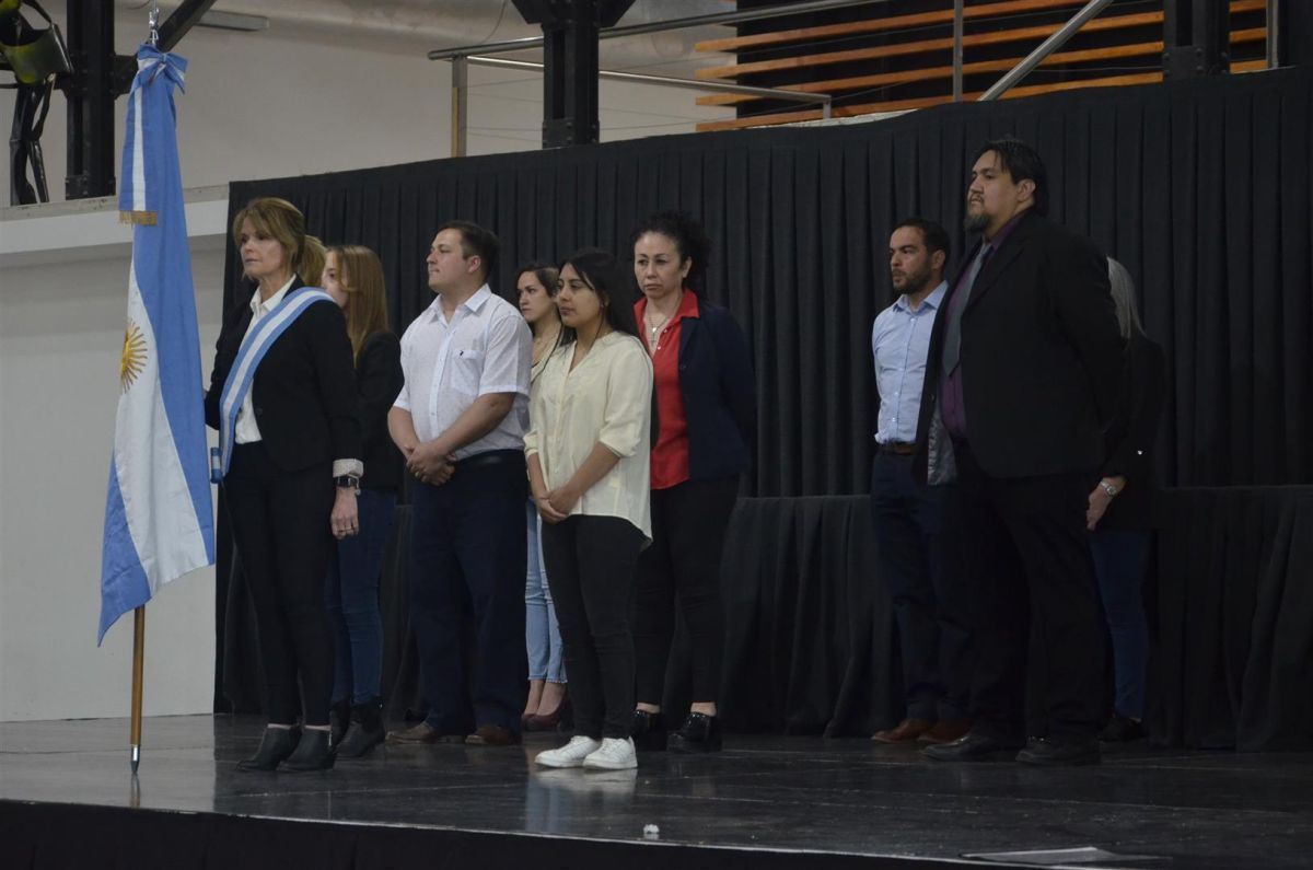 El ISFD Nº 802 festejó su 40º aniversario | Diario Crónica