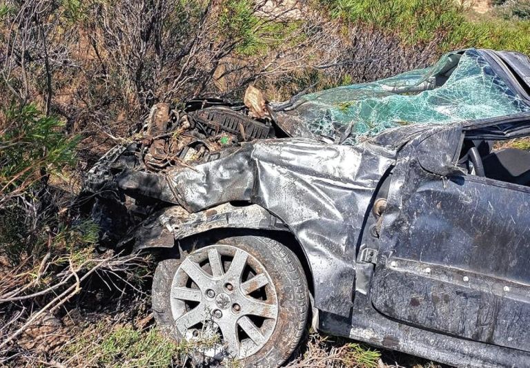 Terrible accidente con un auto destruido y un conductor grave | Diario ...