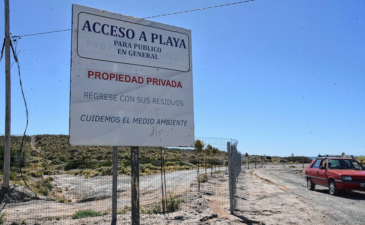 Reclaman que la playa de Kilómetro 8 está cercada y no tiene el acceso ...