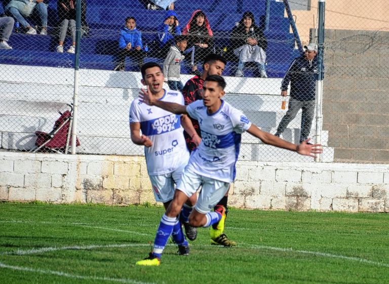 Newbery, otra vez único puntero | Diario Crónica