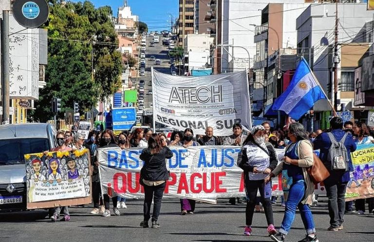 ATECh comienza hoy un paro docente de 120 horas en la provincia | Diario Crónica