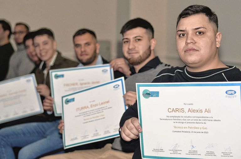 Egresaron nuevos técnicos de la Escuela del IAPG | Diario Crónica